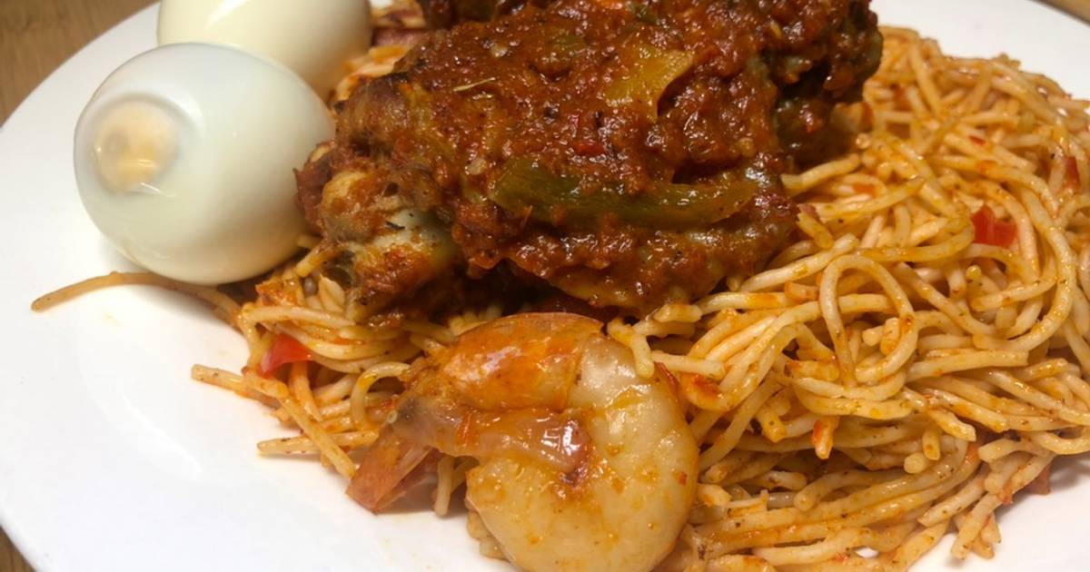 Jollof spaghetti (restaurant version) Recipe by Dash of Delish - Cookpad