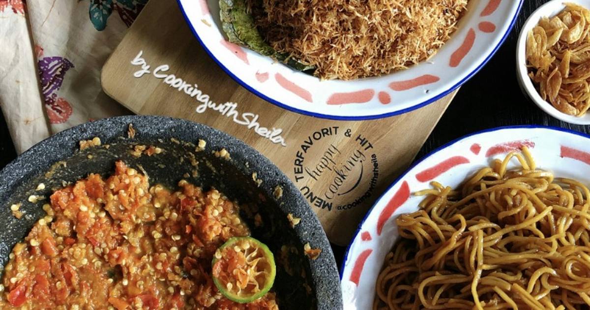 Resep Mie Goreng Polos dan Sambal Terasi oleh Cooking with Sheila - Cookpad