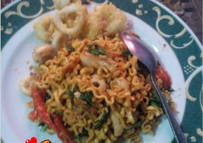 Resep Mie goreng cumi enyoy oleh Fery Mandiri - Cookpad