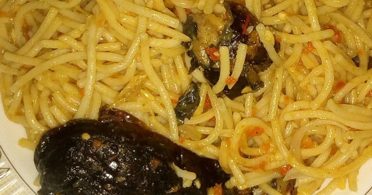 Spaghetti jollof and dried fish girki daga Aishatu Rabiu - Cookpad