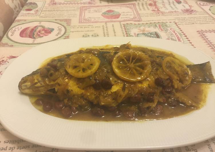 Pescado con cebolla caramelizada y pasas Receta de hindmoussaoui7- Cookpad