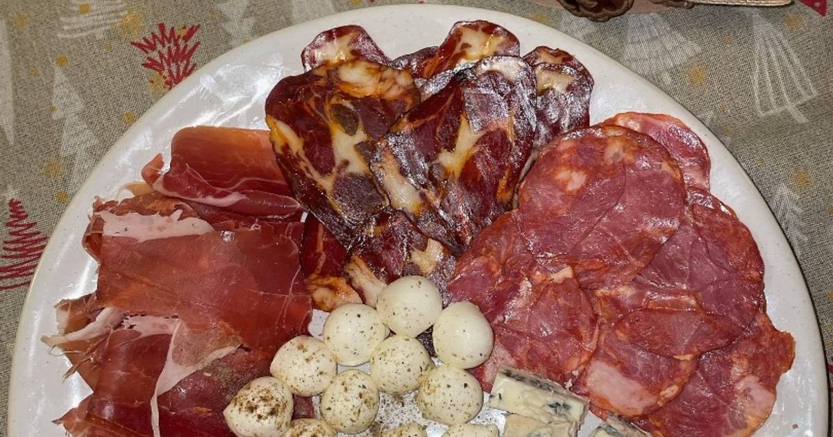 Tábua de enchidos e queijos Receita por Vinicius Silva - Cookpad