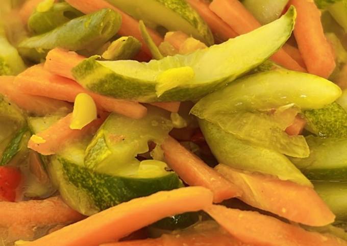 Resep Acar kuning wortel timun oleh hajjriana soraya - Cookpad