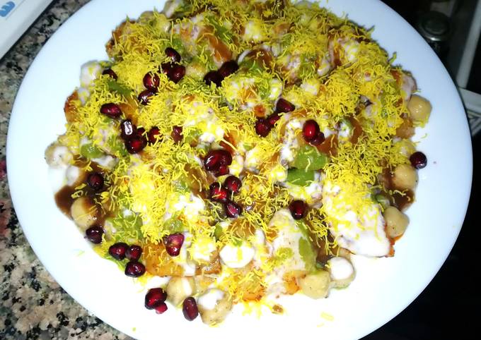 Aloo chole chaat Recipe by Rafeena Majid - Cookpad