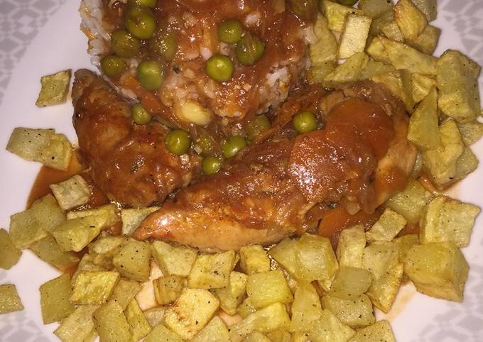 Pollo Arvejado en Salsa con Arroz y Papas Fritas a cuadro Receta de Cocinando con Allyta- Cookpad
