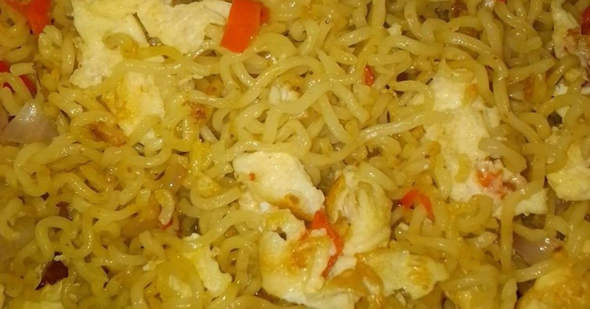 Indomie with fried Egg Recipe by Alex Otieno - Cookpad