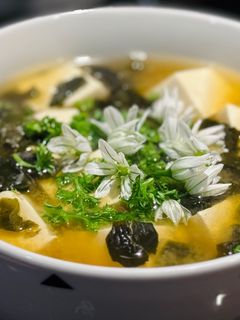 Seaweed, Egg & Tofu Miso Soup Recipe by Jennifer Su - Cookpad