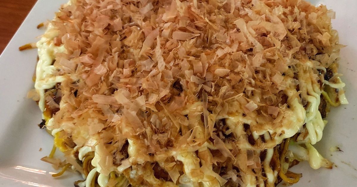 Hiroshima Style Okonomiyaki Recipe by Santy Coy - Cookpad