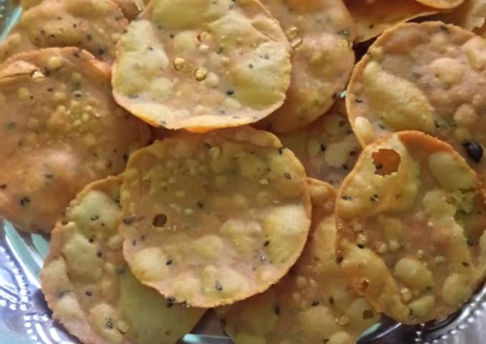 தட்டவடை (Thattu Vadai Recipe in Tamil) இவருடைய ரெசிபி Sudha Rani- குக்பேட்