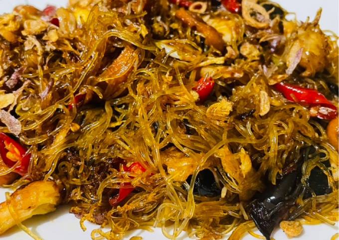 Resep Bihun goreng ayam sosis oleh jeng hayoone - Cookpad