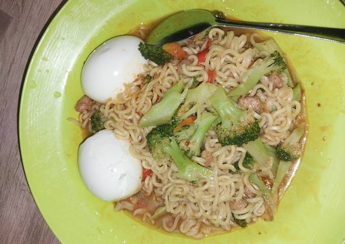 Resep Mie Rebus Brokoli Telor Rebus Setengah Matang Aini'Cooking oleh Imro'ah Qurotul 'Aini ...
