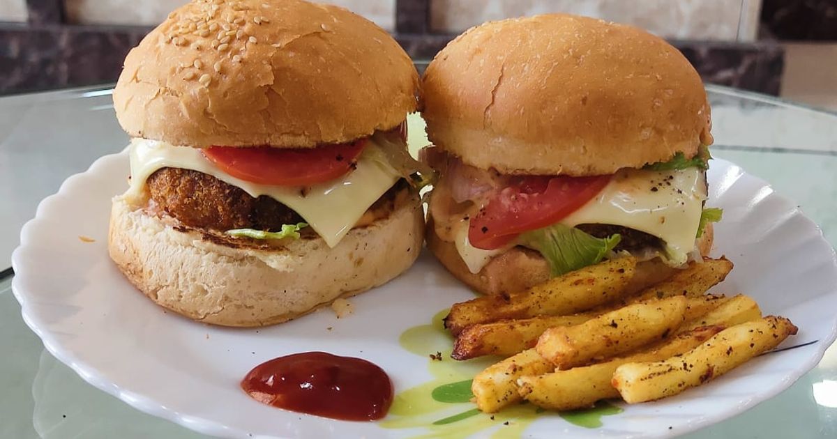 Veg Aloo Tikki Burger Recipe by Adwit Agarwal - Cookpad