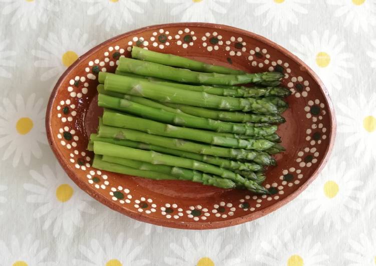 Cómo cocer espárragos Receta de Angélica Vigorena - Cookpad Cómo cocer espárragos Receta de Angélica Vigorena - Cookpad