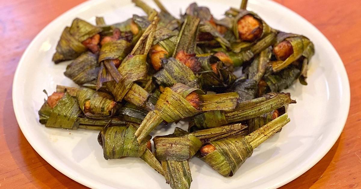 Chicken wrapped in fragrant pandanus leaves. (Pandan Chicken) Recipe by ...