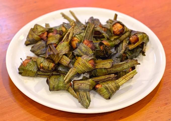 Chicken wrapped in fragrant pandanus leaves. (Pandan Chicken) Recipe by ...