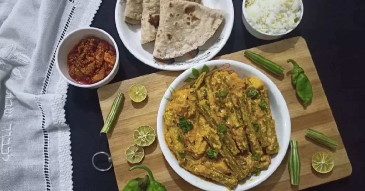 Kathiyawadi Drumstick Potato Sabji (Gujarati Style) Recipe by Daxa ...