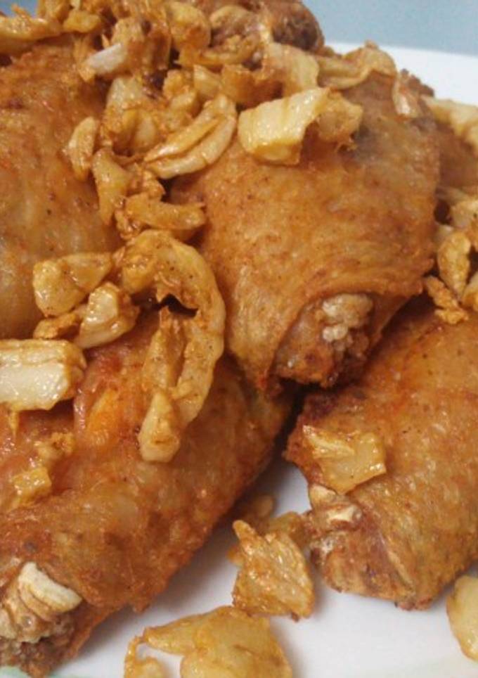 สูตร ปีกไก่ทอดกระเทียมพริกไทย โดย Bowornlug Jane - Cookpad