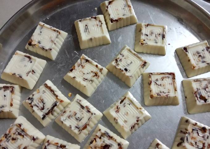 Guava chilli chocolate Recipe by Purvi Champaneria - Cookpad