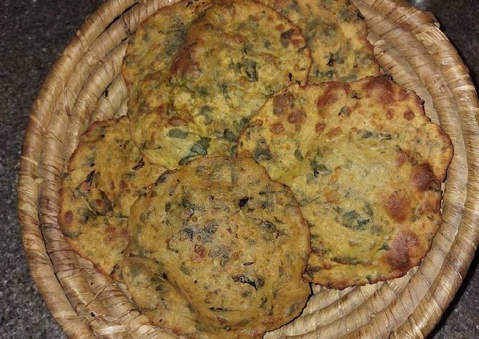 Bathua saag puri Recipe by jaya Srivastava - Cookpad