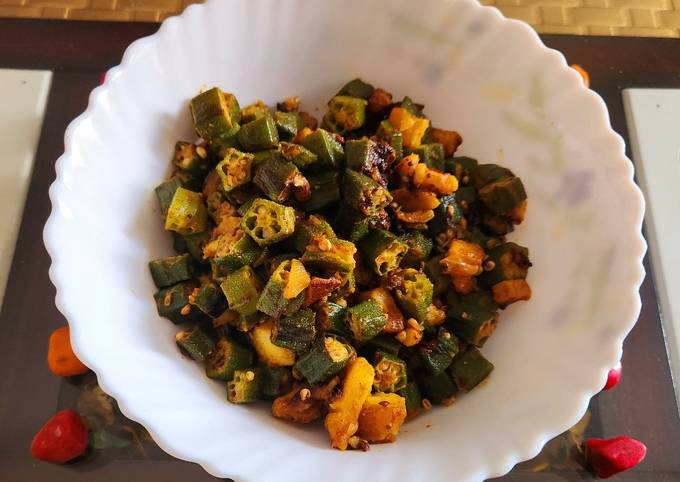 Aloo bhindi ki sabji Recipe by Monika Jain ( Homechef) - Cookpad