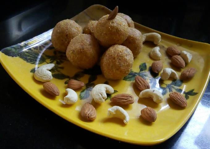 Moong dal ladoo Recipe by Radhika Joshi - Cookpad