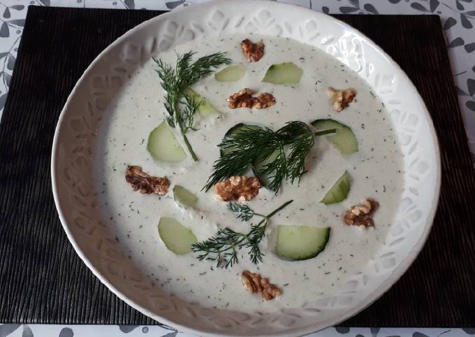 Tarator búlgaro o sopa fría de yogur y pepino Receta de Marta GC- Cookpad