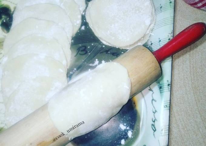 Resep Kulit dimsum/gyoza/kuotie/pangsit oleh Umi rama - Cookpad