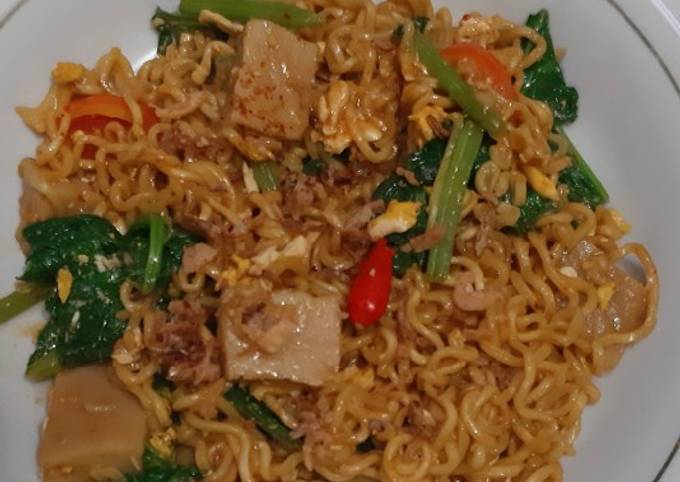 Resep Mie goreng nyemek oleh Daningsih Damis - Cookpad