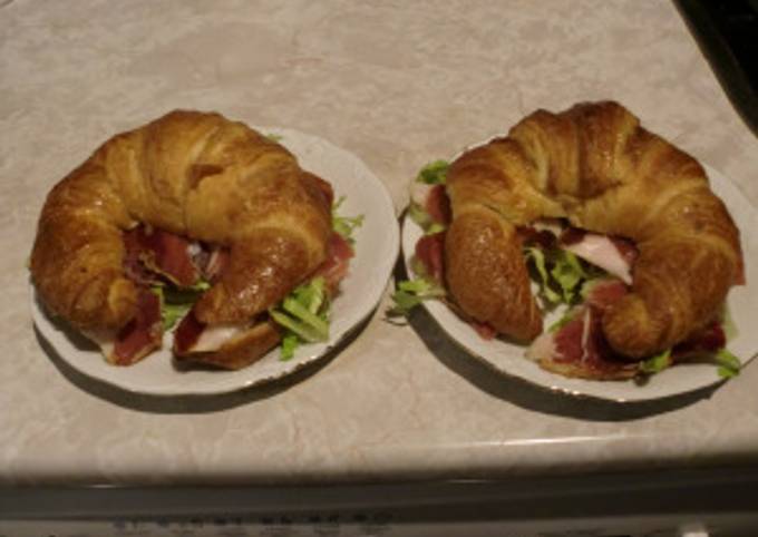 Croissant relleno de jamón serrano Receta de Olga Serra- Cookpad