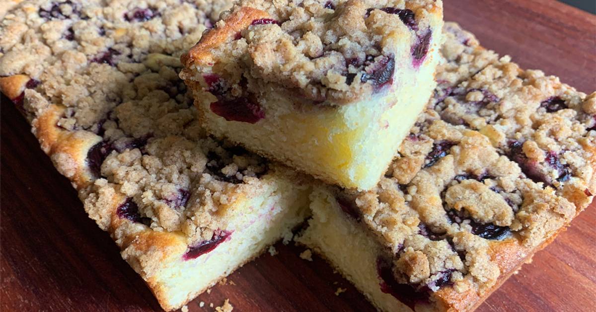 Cherry Crumble Cake Recipe by Hiroko Liston - Cookpad