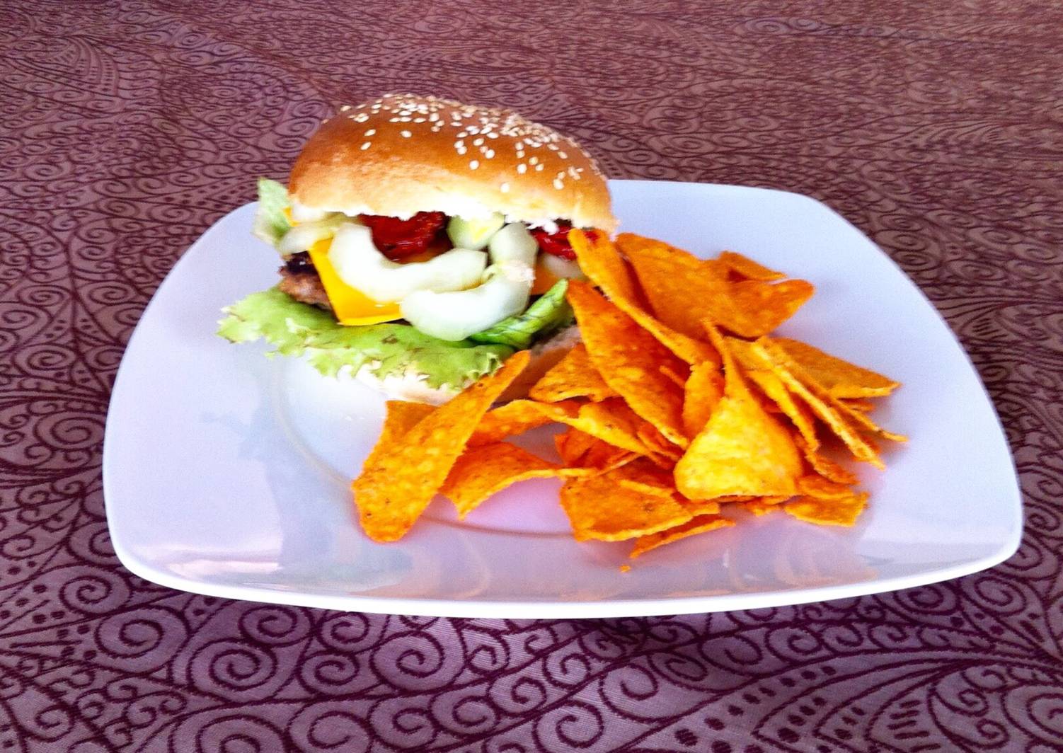 Hamburguesa de carne de res Receta de MELY CATERING - Cookpad