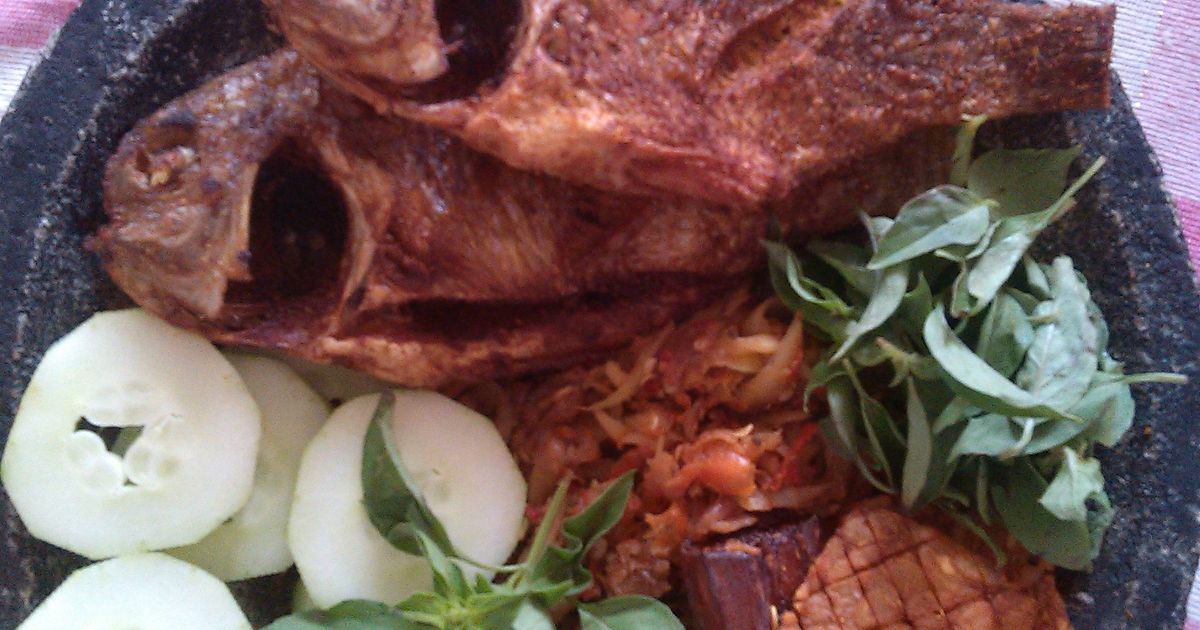 Resep Ikan Goreng Plus Sambal Mangga Muda oleh Kennedy Leon - Cookpad