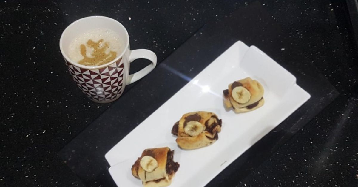 Banana Hazelnut Choco Rolls Recipe by Humaira Saleem - Cookpad