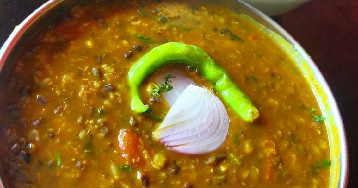 Skinned Urad Dal Curry Recipe by Suchitra S(Radhika S) - Cookpad