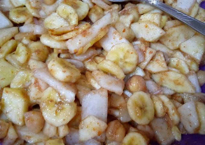 Khatti Fruit Chaat Recipe by Bint E Umar - Cookpad