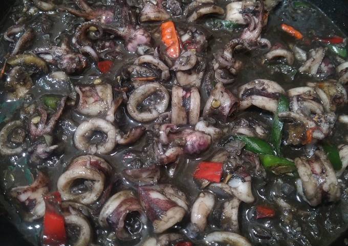 Resep Cumi Hitam Pedas Kental Surabaya oleh Claudia Khristina - Cookpad