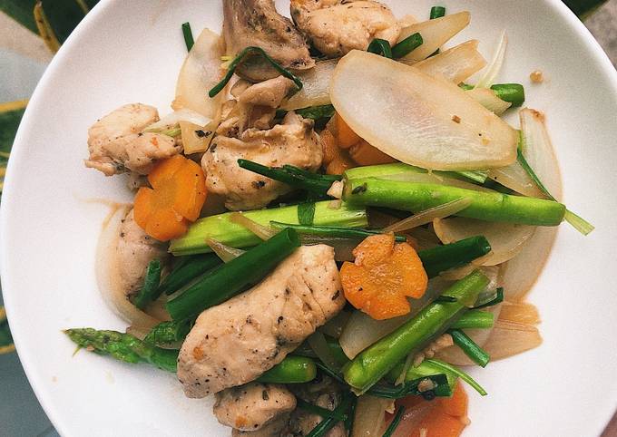 Cách Làm Món Ức gà xào rau củ của Nga Lê - Cookpad