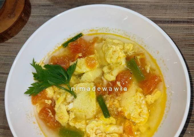 Resep Sup Telur Tomat oleh Wawia Ni Made - Cookpad