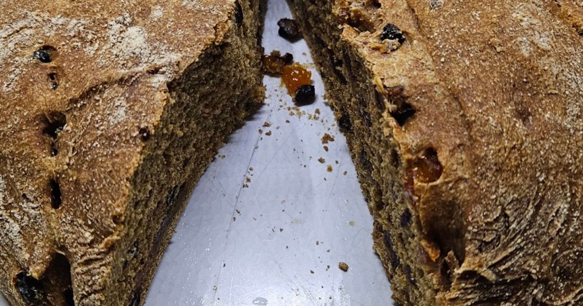 Ψωμί ολικής με σταφιδες και αποξηραμένα βερίκοκα και δαμάσκηνα (αλλο ...