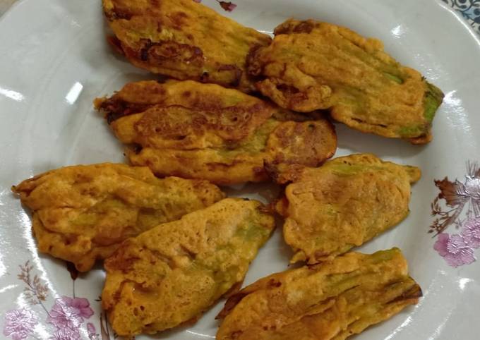 Chaitali Kundu Kamal বানিয়েছেন কুমড়ো ফুলের ভাজা (kumroh fuler bhaja ...