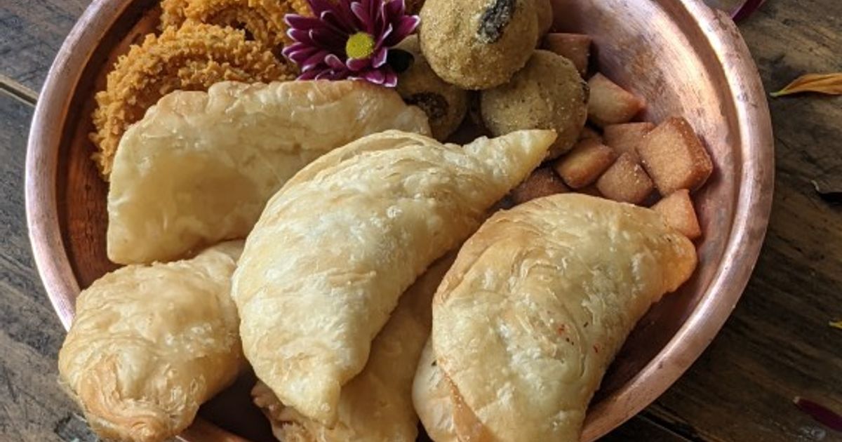 Satyachi Karanji (Layered Karanji) Recipe by Kavita Ns - Cookpad