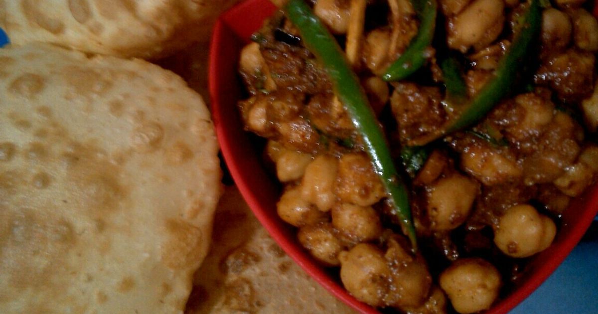 Chole Bhature.....Ummm Sinful!! Recipe by Sushmita Singh - Cookpad