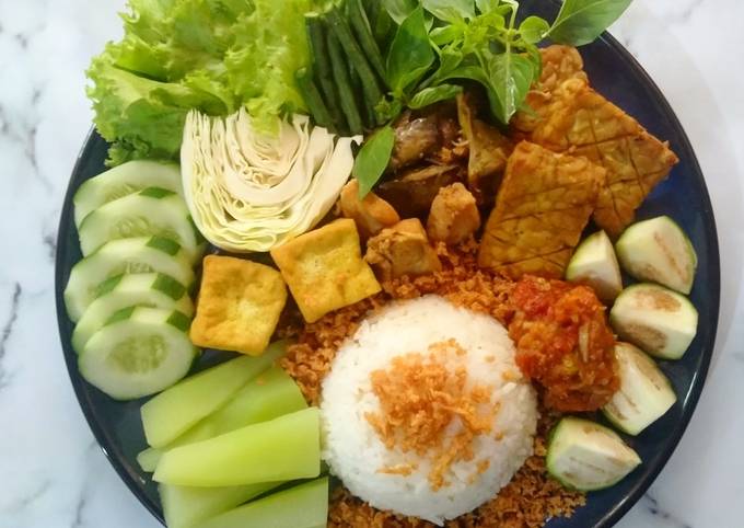 Resep Isi Piringku: Nasi Lalapan Sunda oleh 🔪Nitayasari.Recipes🥦 - Cookpad