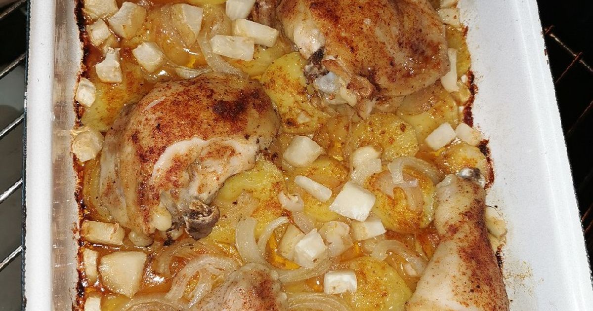 Csirkecombok Krumpli ágyon Hagymával és Zellerrel | Eszti Tárnok ...