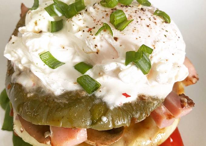 Nopal relleno de champiñones y queso cubierto de kefir y huevo ...