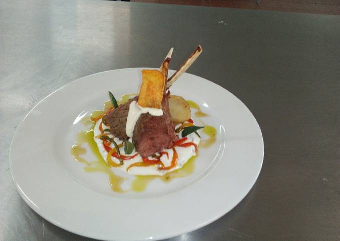 Rack de cordero en salsa de yogurt y ragout de pimientos Receta de ...