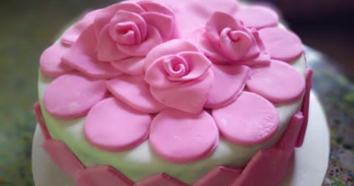 Fondant Cake Recipe by Meera's Tasty Speciale - Cookpad