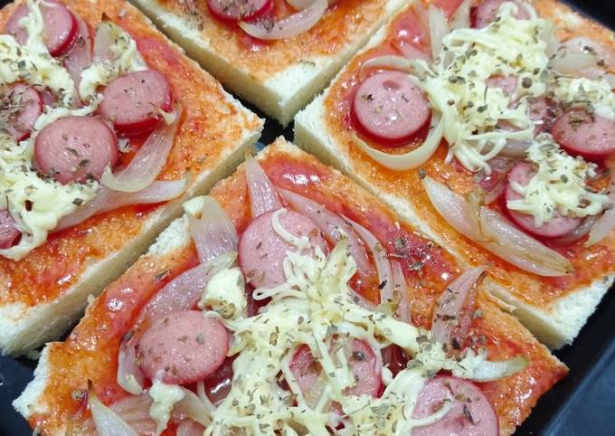 Resep Pizza Roti Praktis oleh tia kurnia - Cookpad