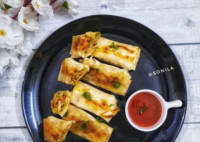 Crispy pan fried chicken spring roll Recipe by Sonila Das - Cookpad