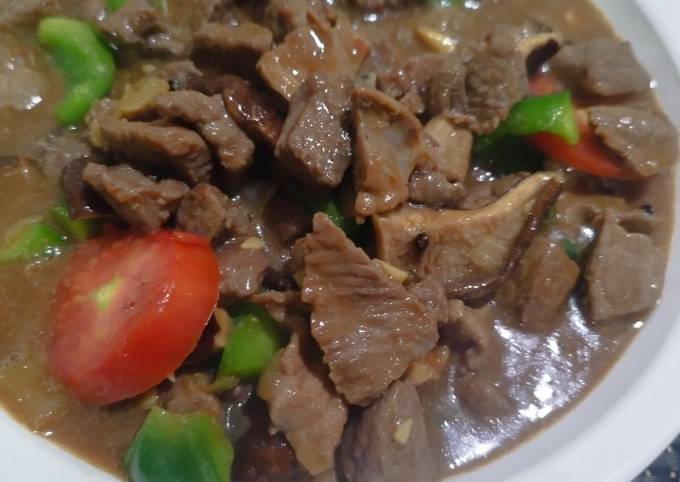 Resep Sapi jamur lada hitam oleh Vinzlicious - Cookpad